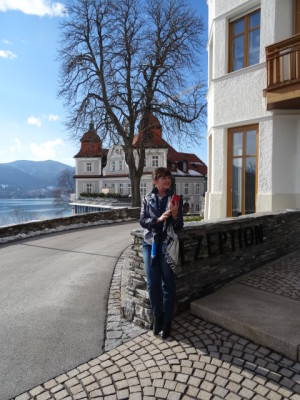 Jumpsuit mit Lederjacke - im Casual Look am Tegernsee - Martina Berg ...