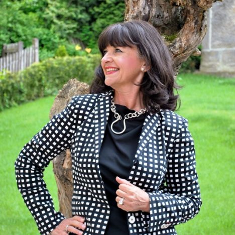 Pretty in Pink zum Sommerfest - Martina Berg - Lady 50plus